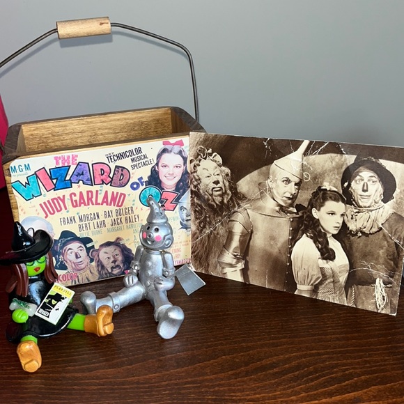 Holiday | 325 Wizard Of Oz Wooden Box Display | Poshmark